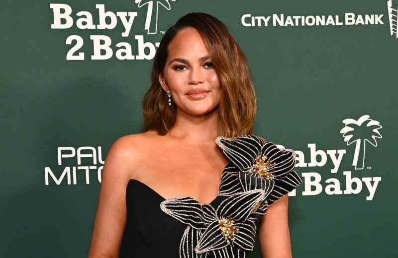 Chrissy Teigen: Stolz auf ‚Sports Illustrated Swimsuit‘-Modeljob - Viply