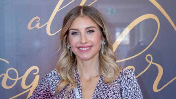 Ärger für Cathy Hummels: Gehört der "Doktor" auf ihr Buch? - Viply